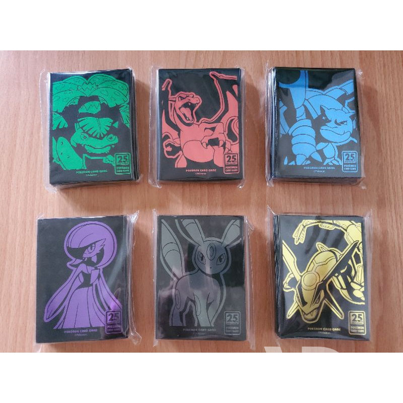 【AD】寶可夢 PTCG 25週年頂級強化箱 週邊 卡墊 卡套 卡磚 妙蛙花 噴火龍 水箭龜 沙奈朵 月亮伊布 烈空座 | 蝦皮購物