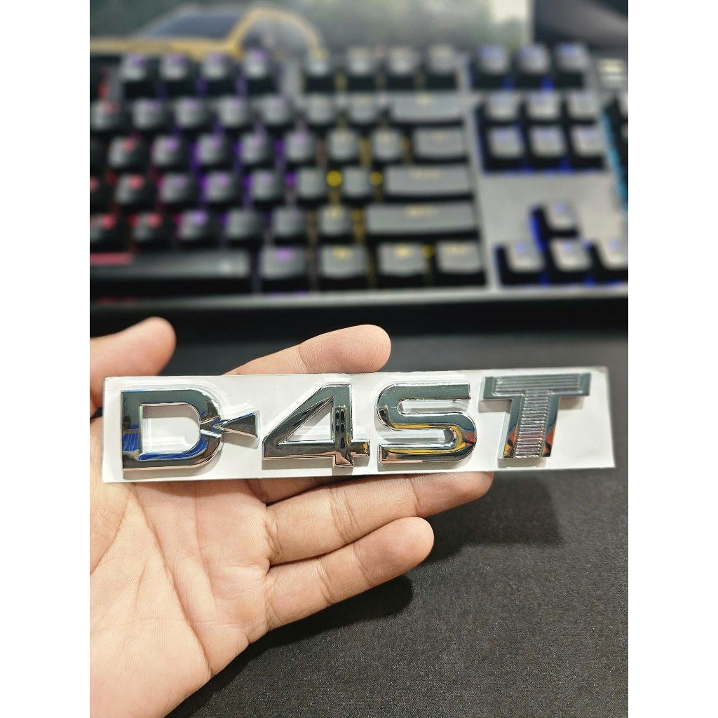 盲文字母 D-4S (10.4cm x 2.4cm) 和 D-4ST (14cm x 2.4cm) 貼在豐田凱美瑞背面. | 蝦皮購物
