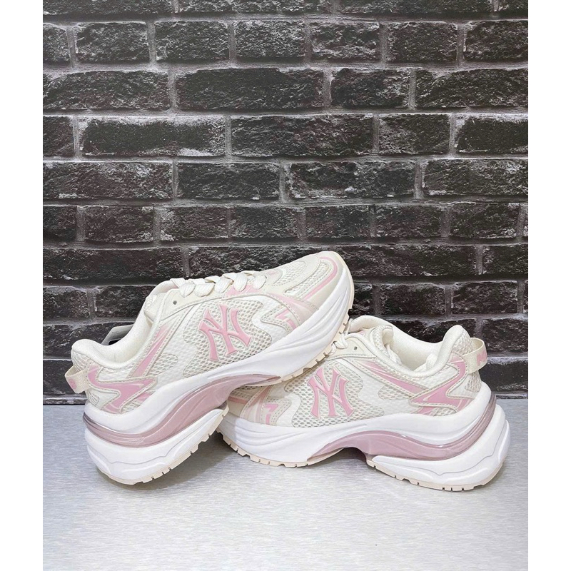 [假 10 次返回] MLB CURVE RUNNER 紐約洋基隊 | 蝦皮購物