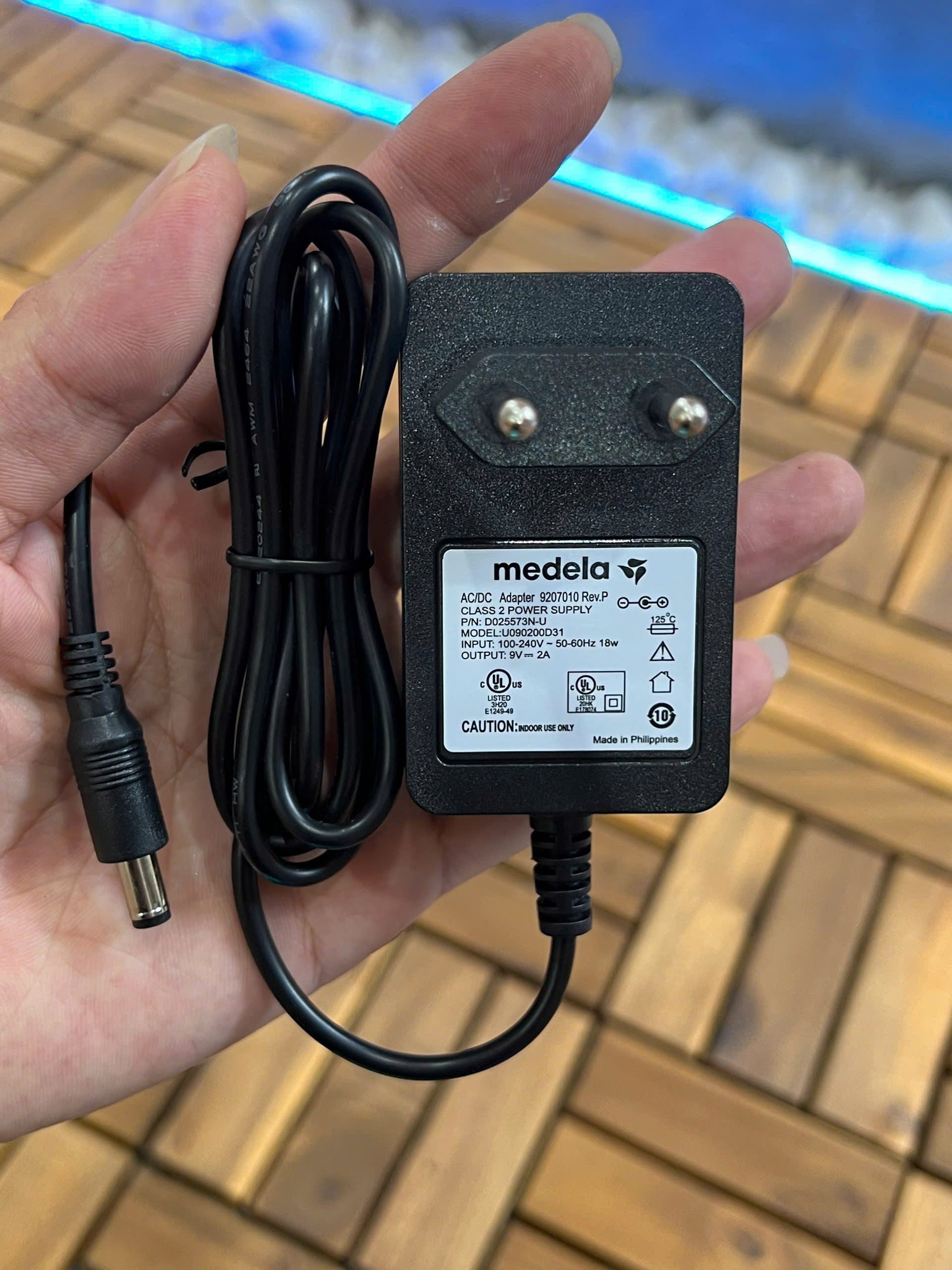 Medela Pump In Style Advenced 220V 吸奶器的 Medela 9v 2a 充電線直接插入 | 蝦皮購物
