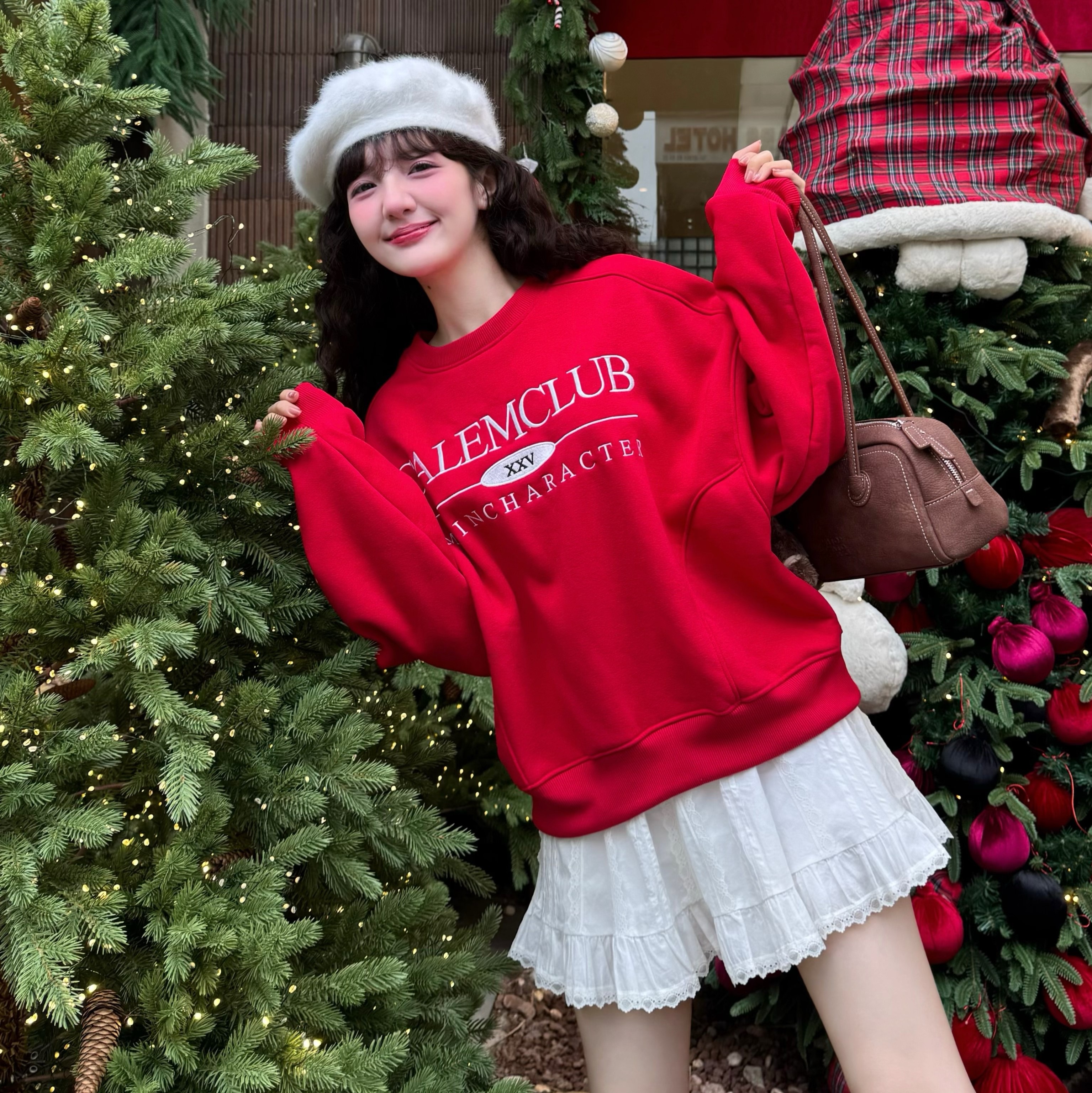 Xxv MAIN CHARACTER Calem.Club Sweater 採用棉氈製成,採用刺繡字母圖案,方形四方,男 | 蝦皮購物